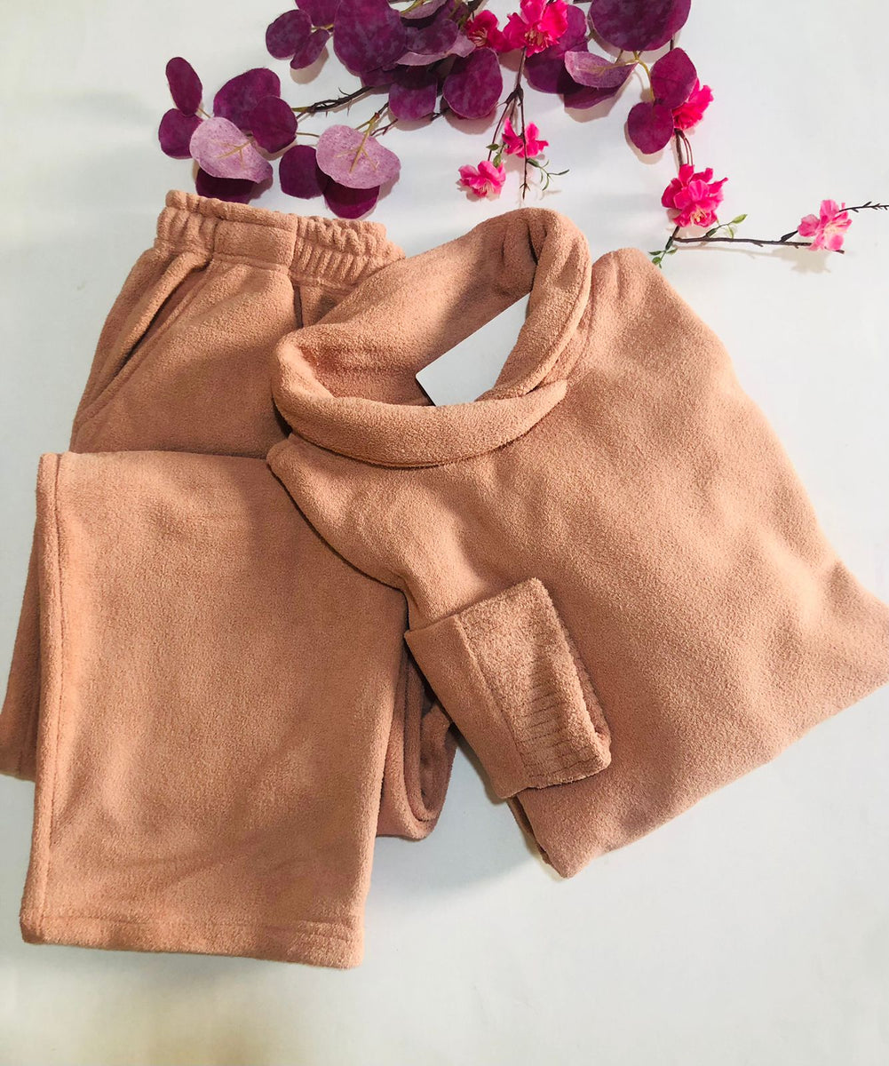 Pyjama Femme en Tissu Polaire – Ultra Doux & Chaud (Copie) – lina fadili